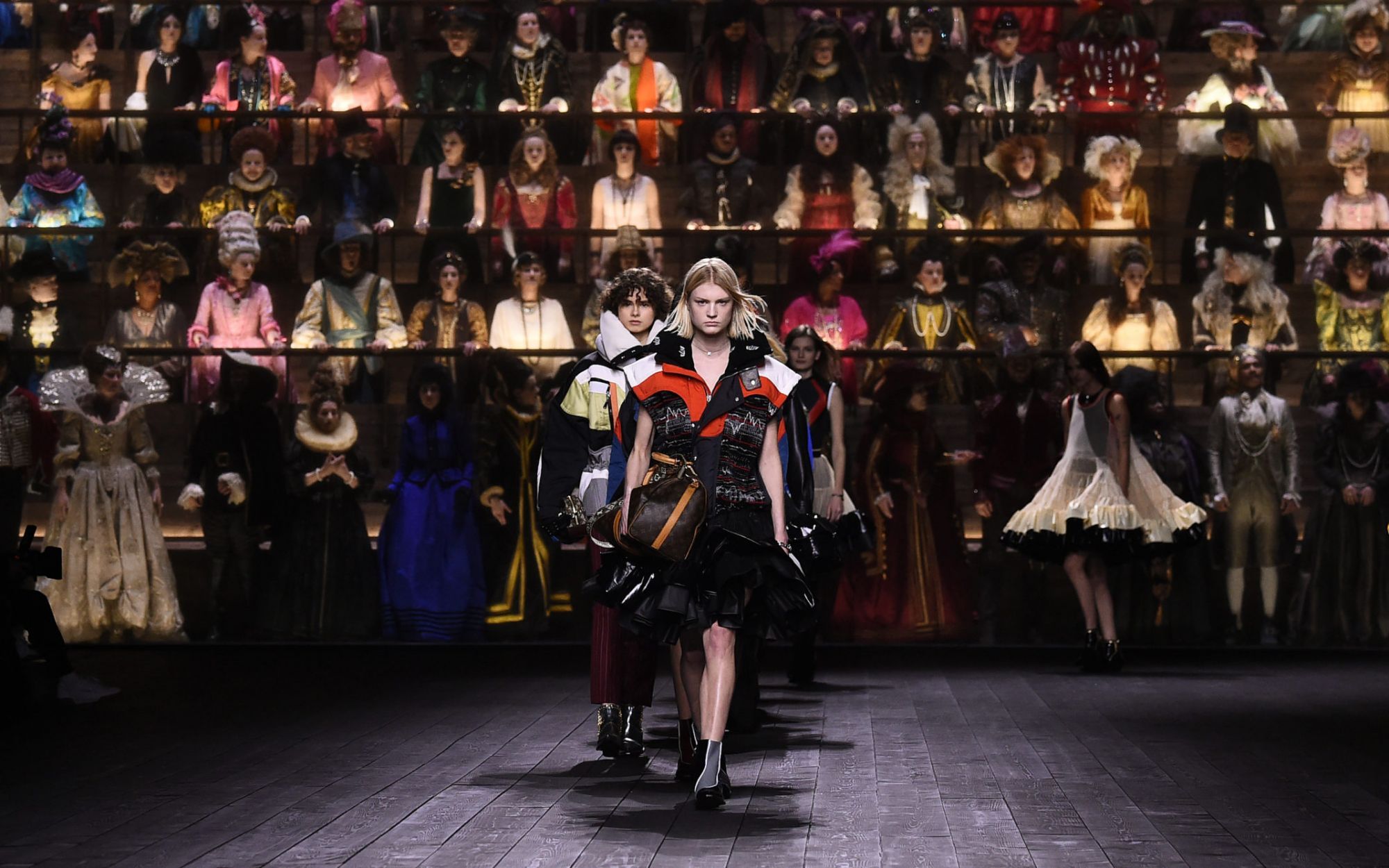 How do fashion seasons work?