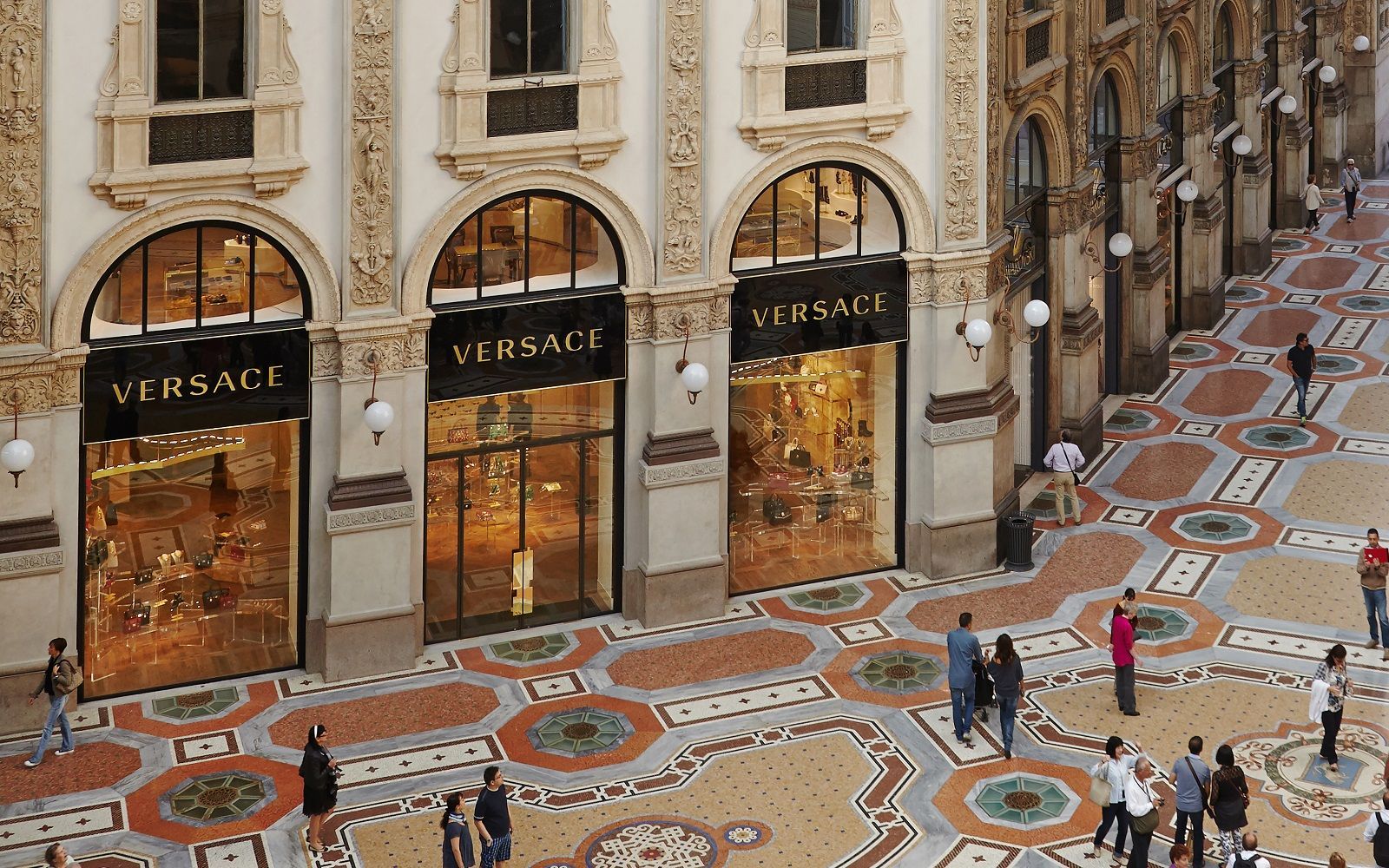 Versace profits grew by 55.5% during the pandemic - nss magazine