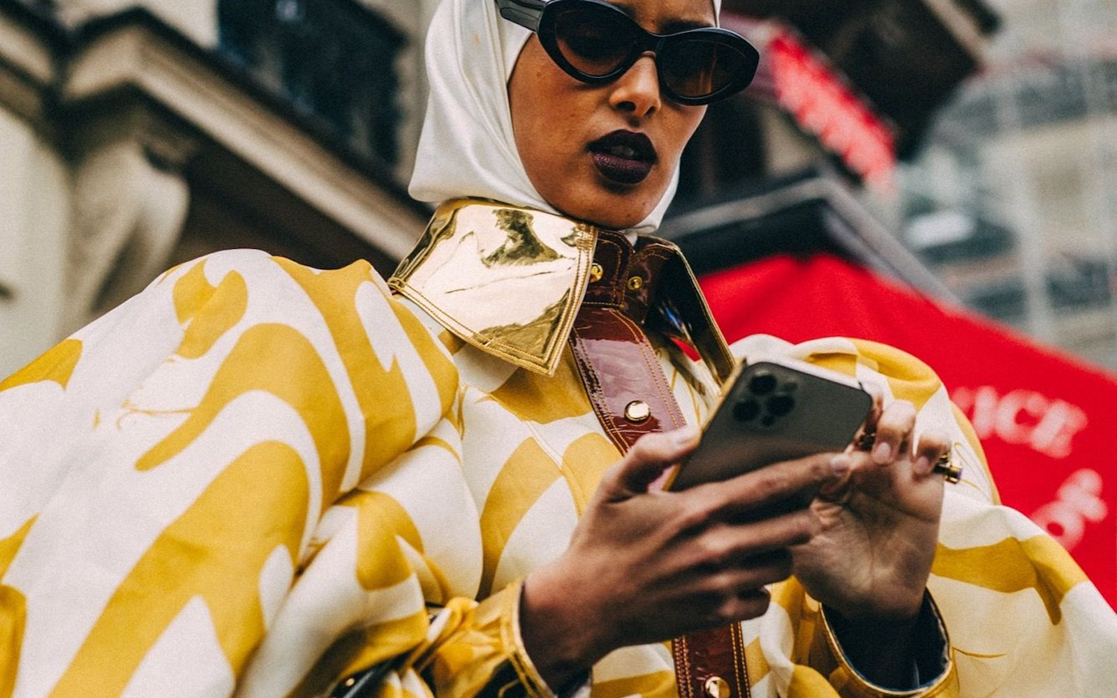 Tinder will check the criminal records of its users - nss magazine