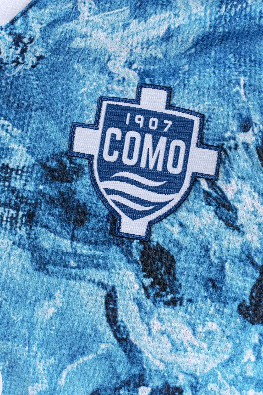 The new Como jersey inspired by the lake - nss sports