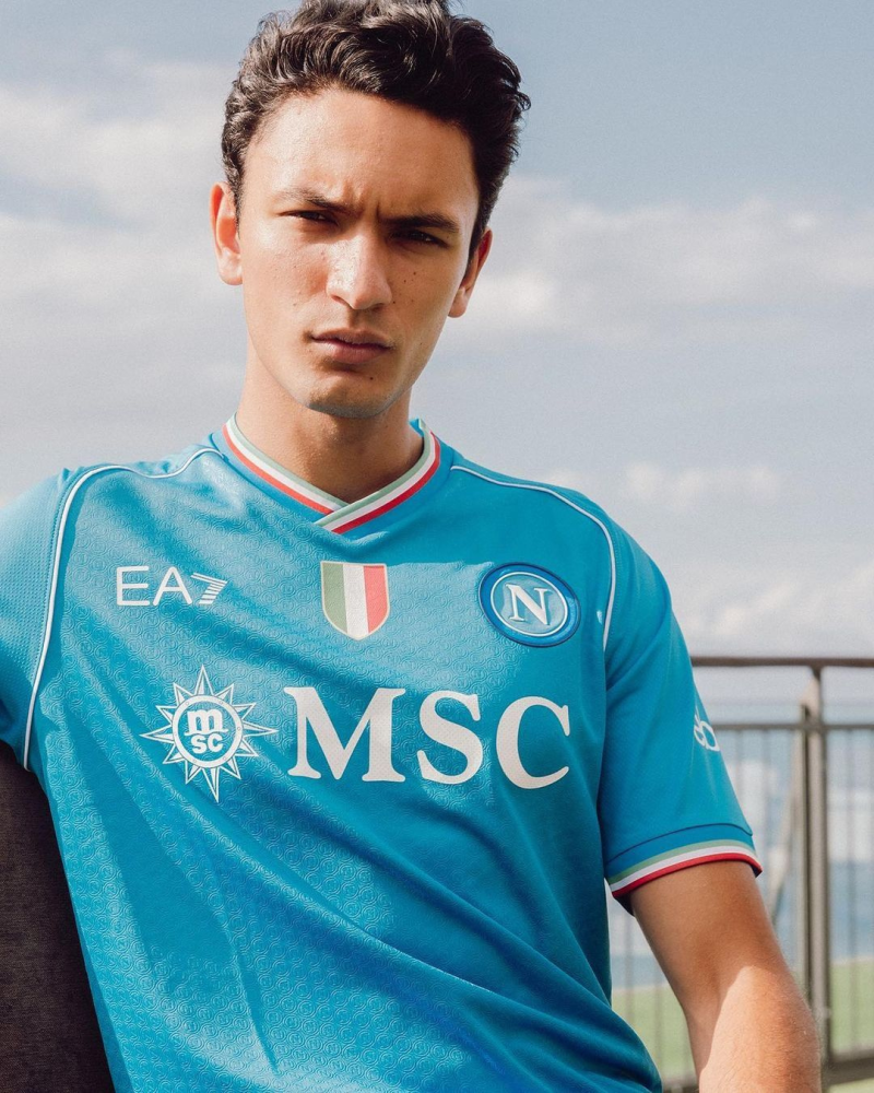 Il Napoli ha presentato le prime due maglie con lo scudetto - nss sports
