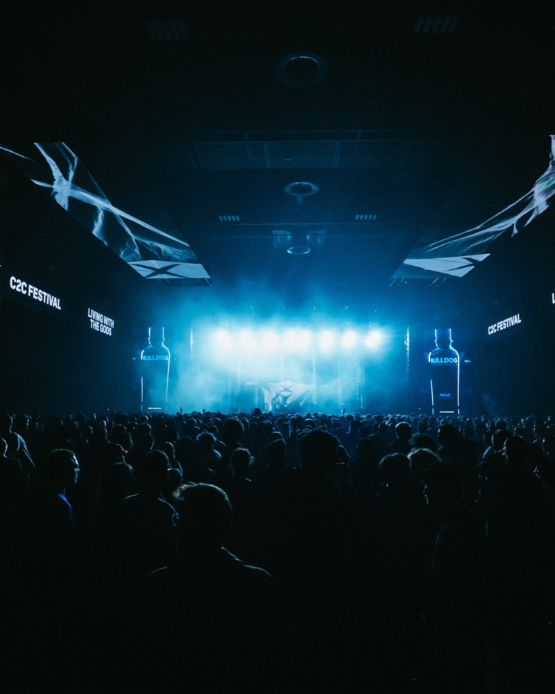 "Mogging and looksmaxxing: what does it mean?