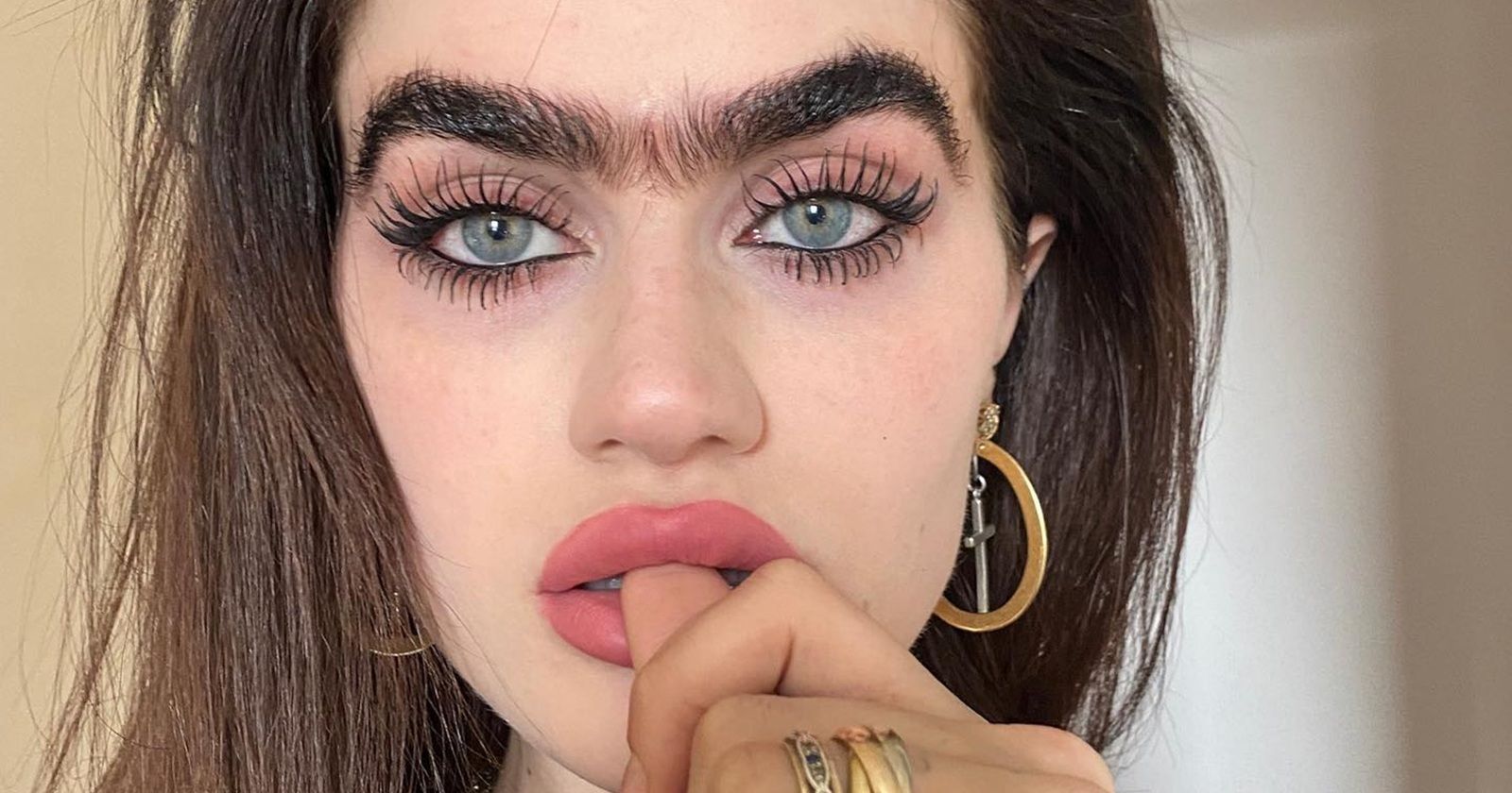 Eyebrow Trends 2025: Shapes, Styles, and Care for a Bold, Natural Look - nss G-Club