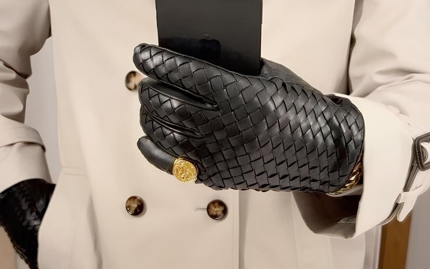 Gloves Fashion Trend 2026: Layering & Opera Gloves from Runways - nss ...