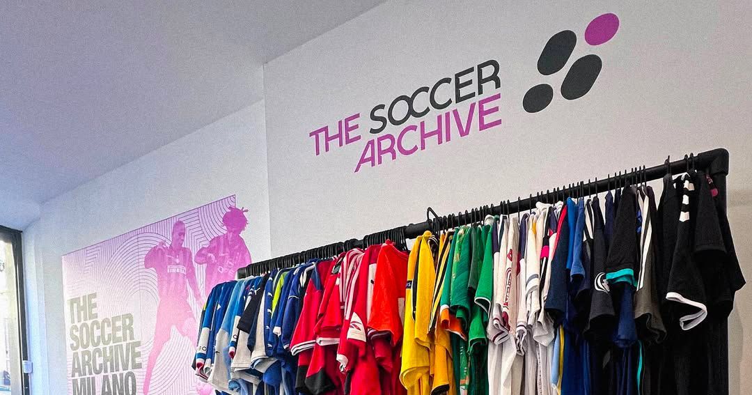 The Soccer Archive apre a Milano: il paradiso per le maglie da calcio ...