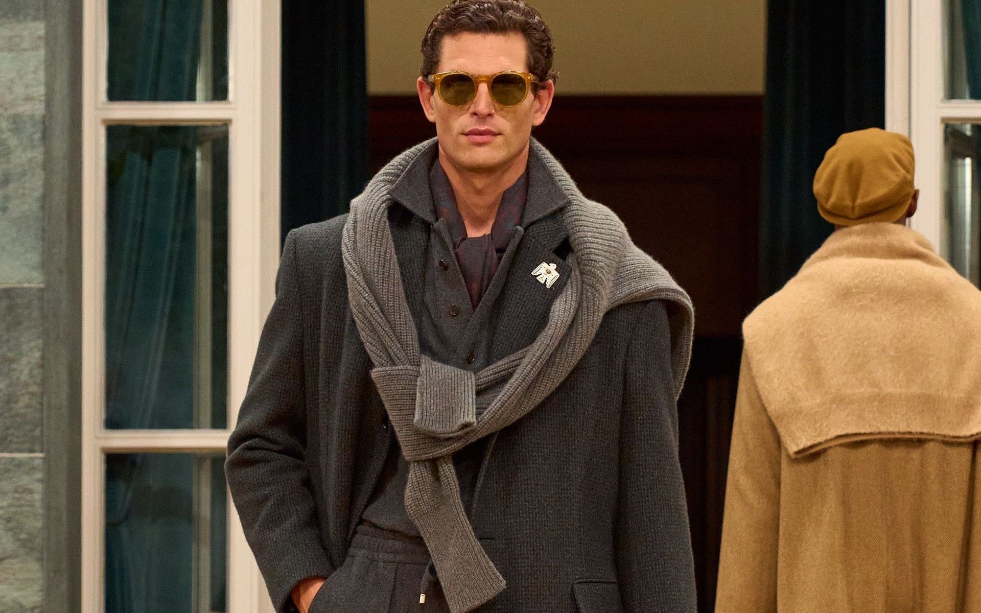 Knotted Sweater Around Neck: The FW26 Trend From TikTok to Runways ...
